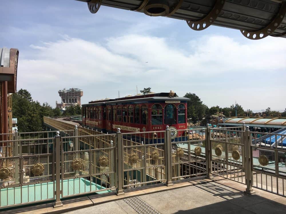 Tokyo DisneySea Rides & Attractions - A guide by How We Travel